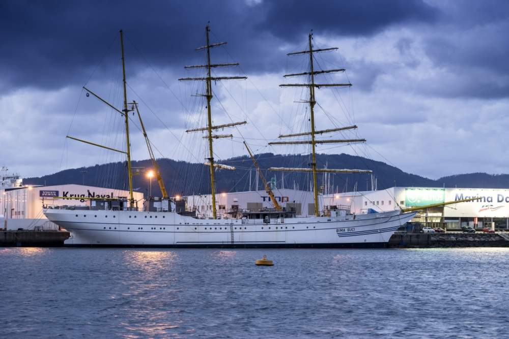 Nel porto di Civitavecchia la nave scuola indonesiana Kri Bimasuci ...