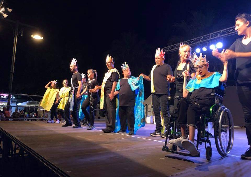 Ladispoli, piazza gremita per lo spettacolo "Tutti i re che ho in me ...