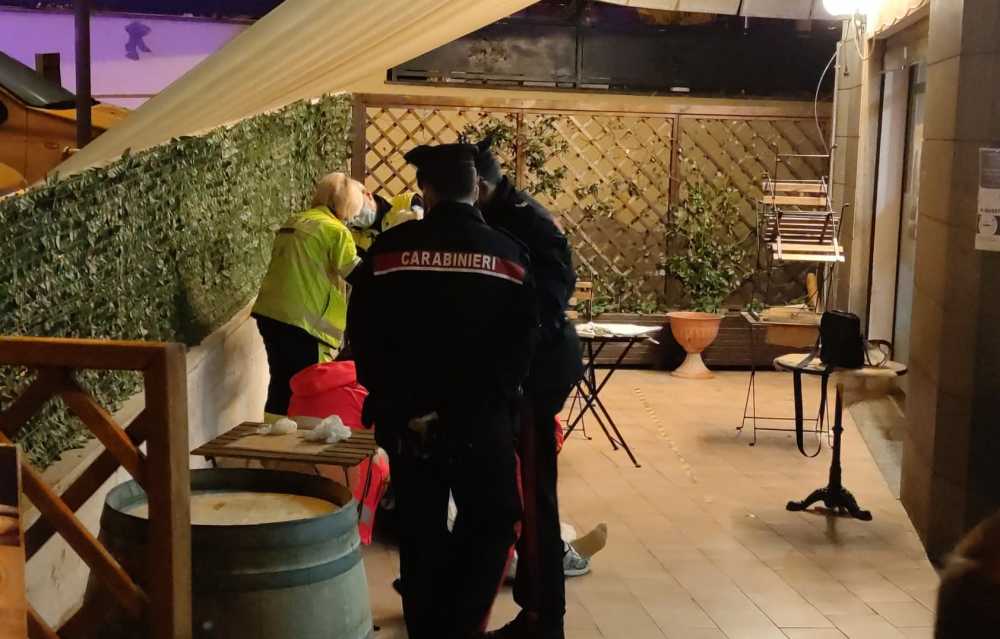 Esce dal bar e si accascia: morto un uomo a Civitavecchia • Terzo ... Esce dal bar e si accascia: morto un uomo a Civitavecchia • Terzo ...