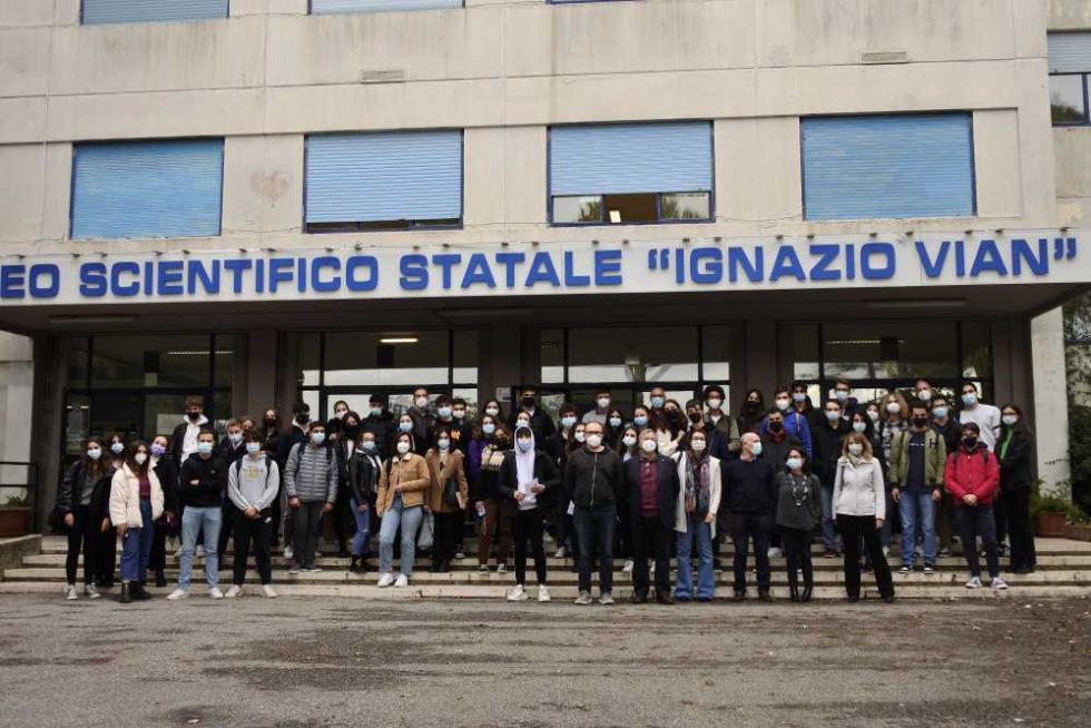 "Carriera alias", i rappresentanti studenteschi del liceo "Vian" di ...