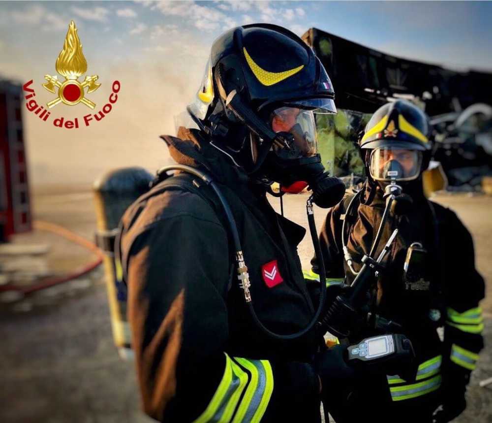 Incendio di un tir a Roma, sul posto i pompieri di Cerveteri e ...