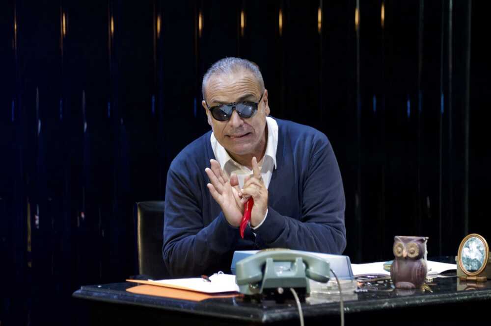 Teatro, week end con Enzo De Caro al Traiano nella commedia "Non è vero ...