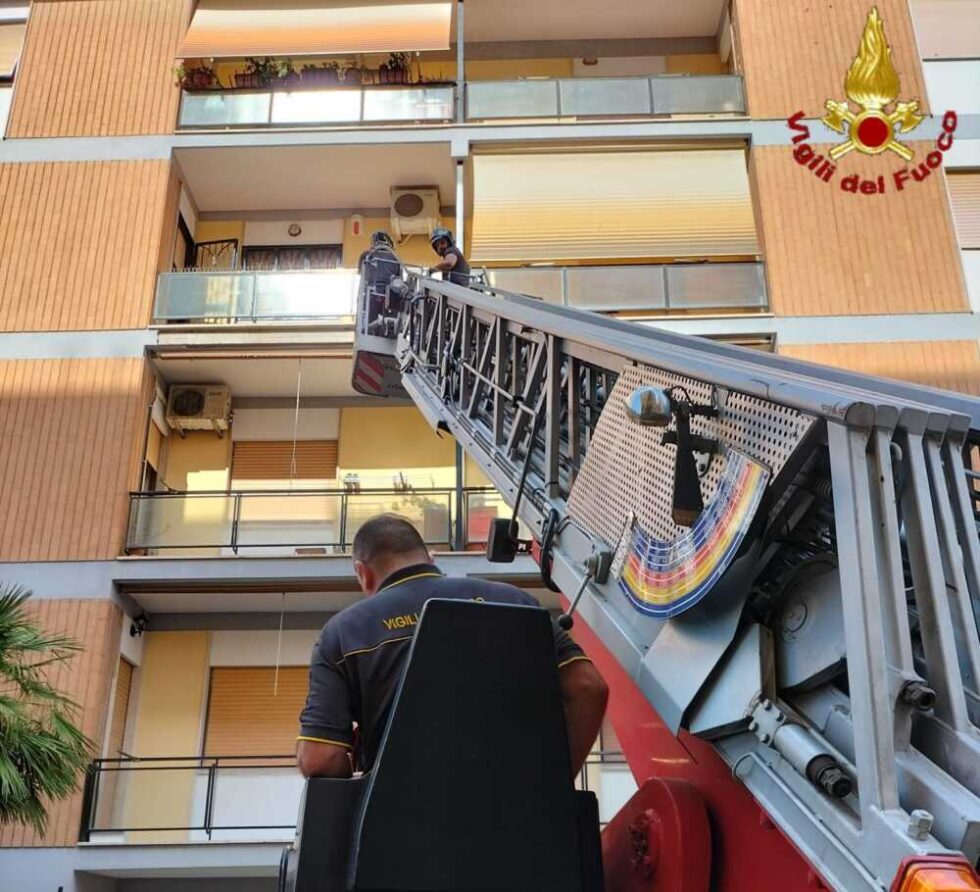 Il Conapo: "Ancora un'autoscala dei pompieri arrivata da lontano, a ...