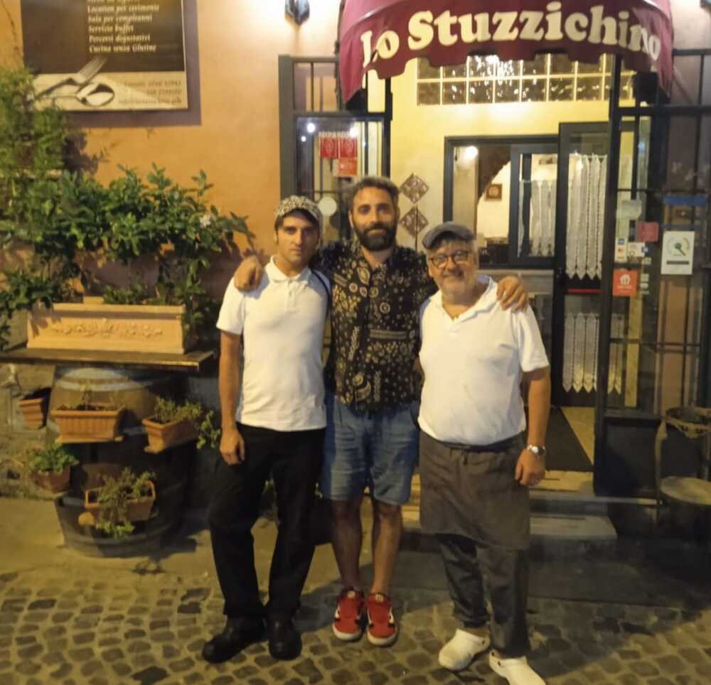 L'attore Antonio De Matteo della fiction "Mare fuori" a spasso per ...