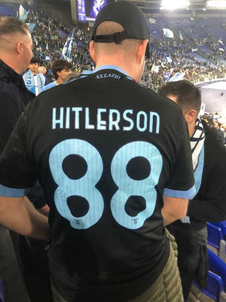 Hitlerson 88 al derby, la Polizia identifica il tifoso: è un laziale ... Hitlerson 88 al derby, la Polizia identifica il tifoso: è un laziale ...