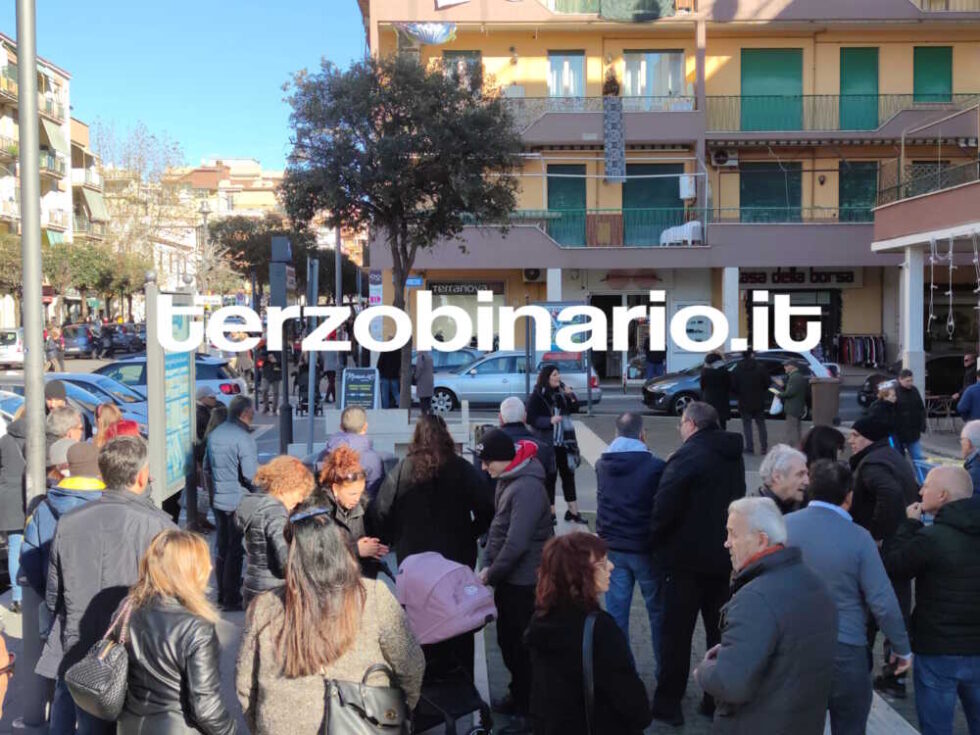 Manifestazione di piazza a Ladispoli, opposizione e cittadini compatti ...