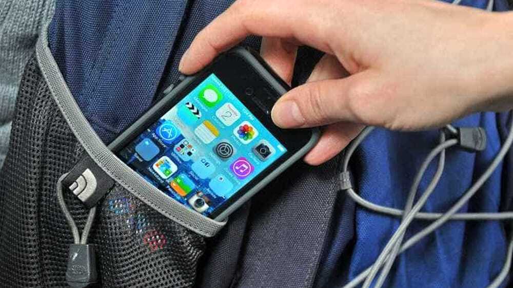 Tenta di rubare il cellulare a due turiste, Polizia Locale ferma un 36enne algerino • Terzo ...