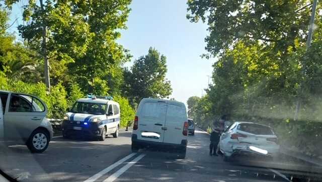 Incidente sulla via del Mare: tre auto coinvolte, ci sono dei feriti ...